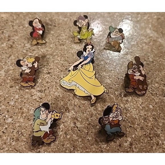 Disney | Art | Snow White The Seven Dwarfs 8 Pin Set Musical ...